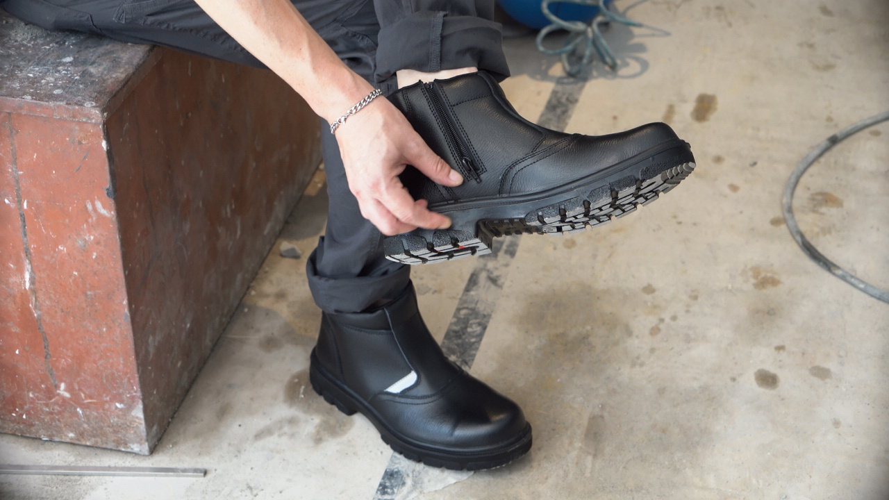 How to perform safety assessment on your safety shoes - KPR Singapore